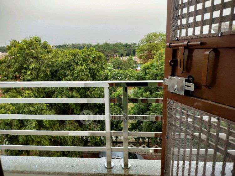 Property for rent in XU2 Entrance Gate No. 2 for Rs 13000 available ...