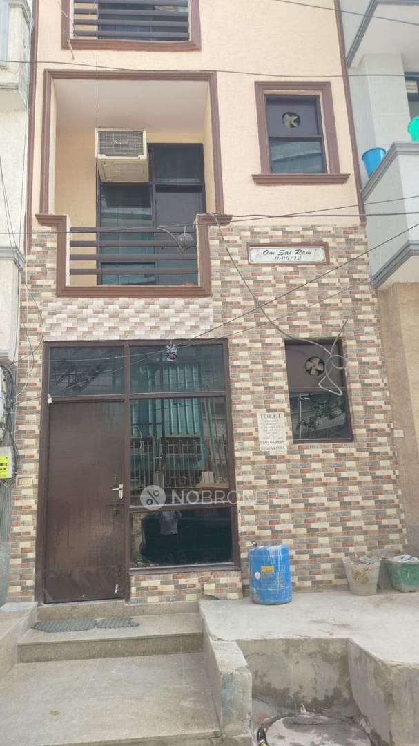 PG for FEMALE in DLF Phase 3 for Rs 7000 available Immediately ...