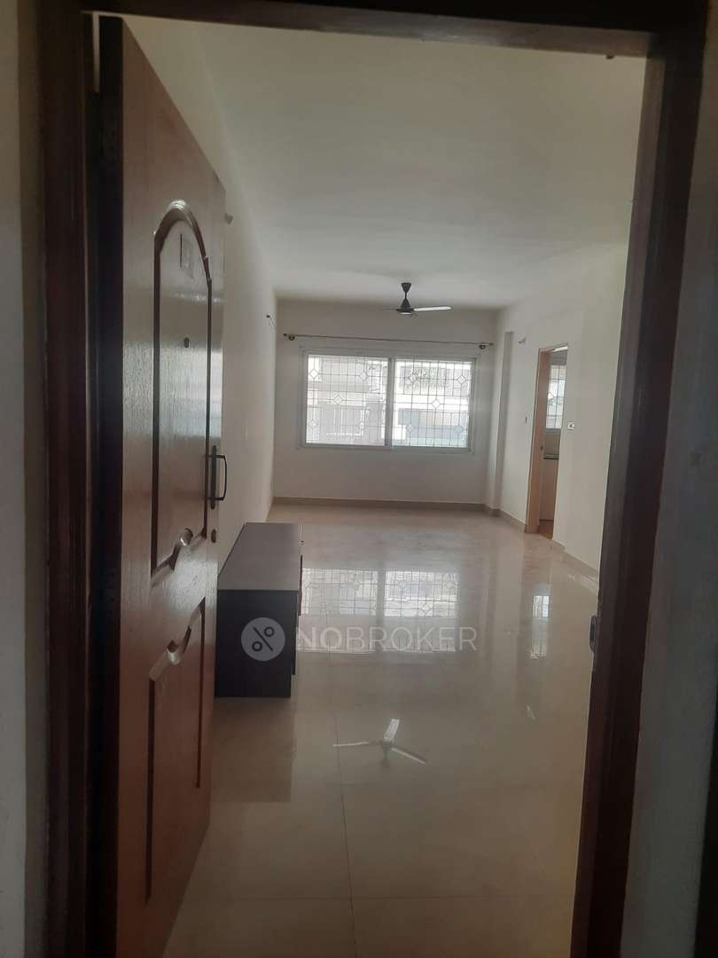 Esteem Splendor 1 Adugodi Rent - WITHOUT BROKERAGE Semi-furnished 2 BHK ...