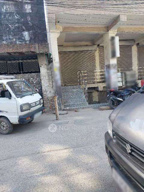 Shop for Sale in Okhla, delhi for Rs. 7500000 with 135 Sq.ft Area