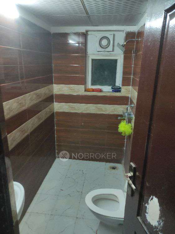 Single Room for Male in AIMS GREEN AVENUE - H Tower, Sector 04 for Rs ...