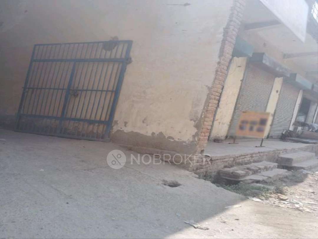 Godown/Warehouse for Rent in gaur city 2, ghaziabad for Rs. 12000 Per Month with 900 Sq.ft Area